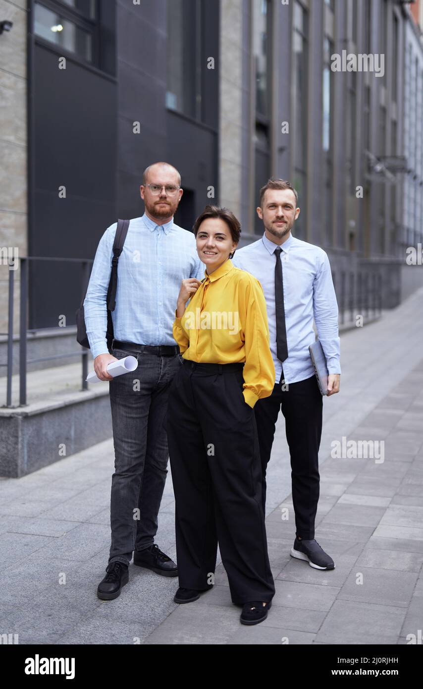 Managers standing up hi-res stock photography and images - Alamy