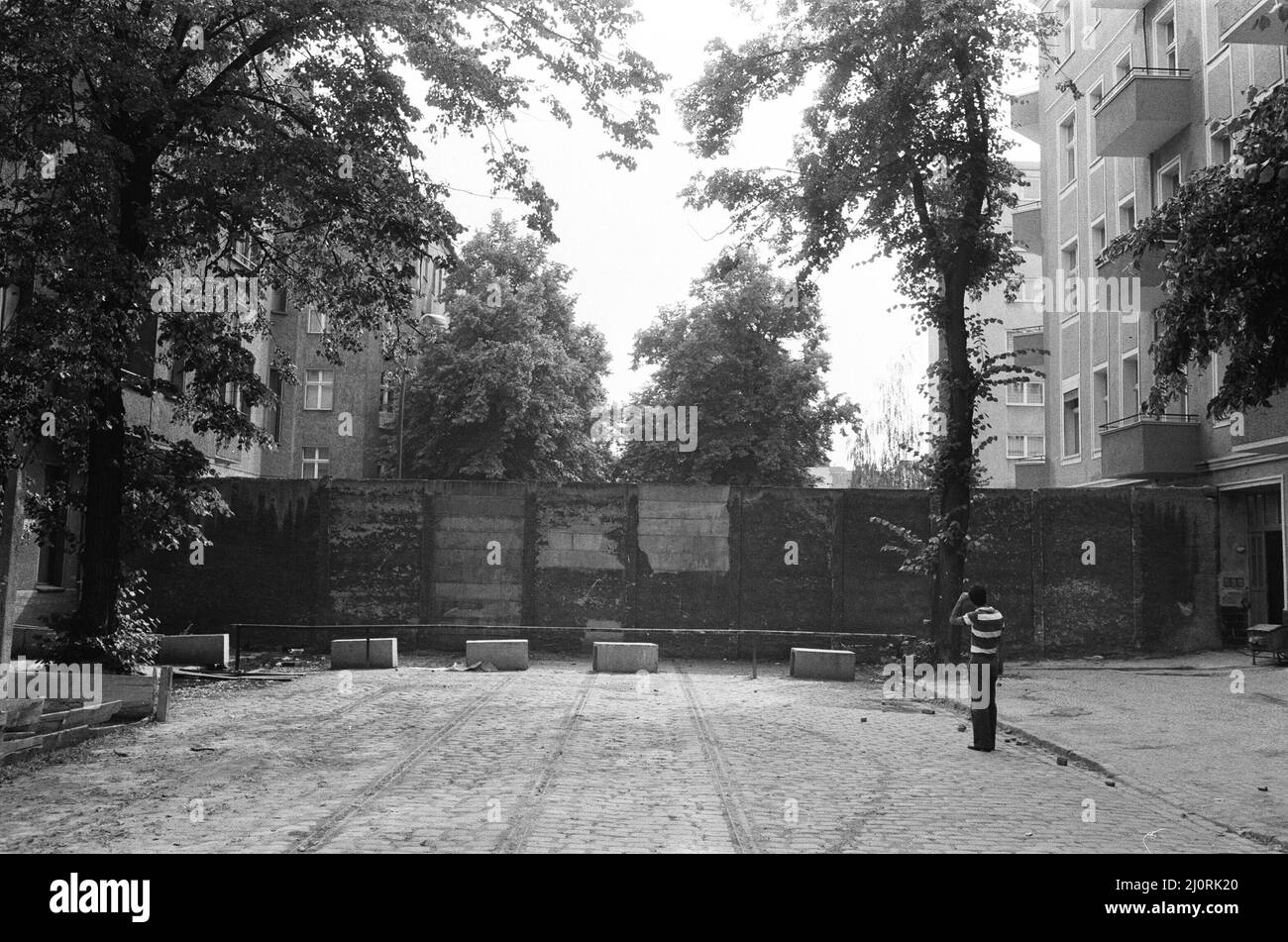 East berlin 1980's hi-res stock photography and images - Alamy
