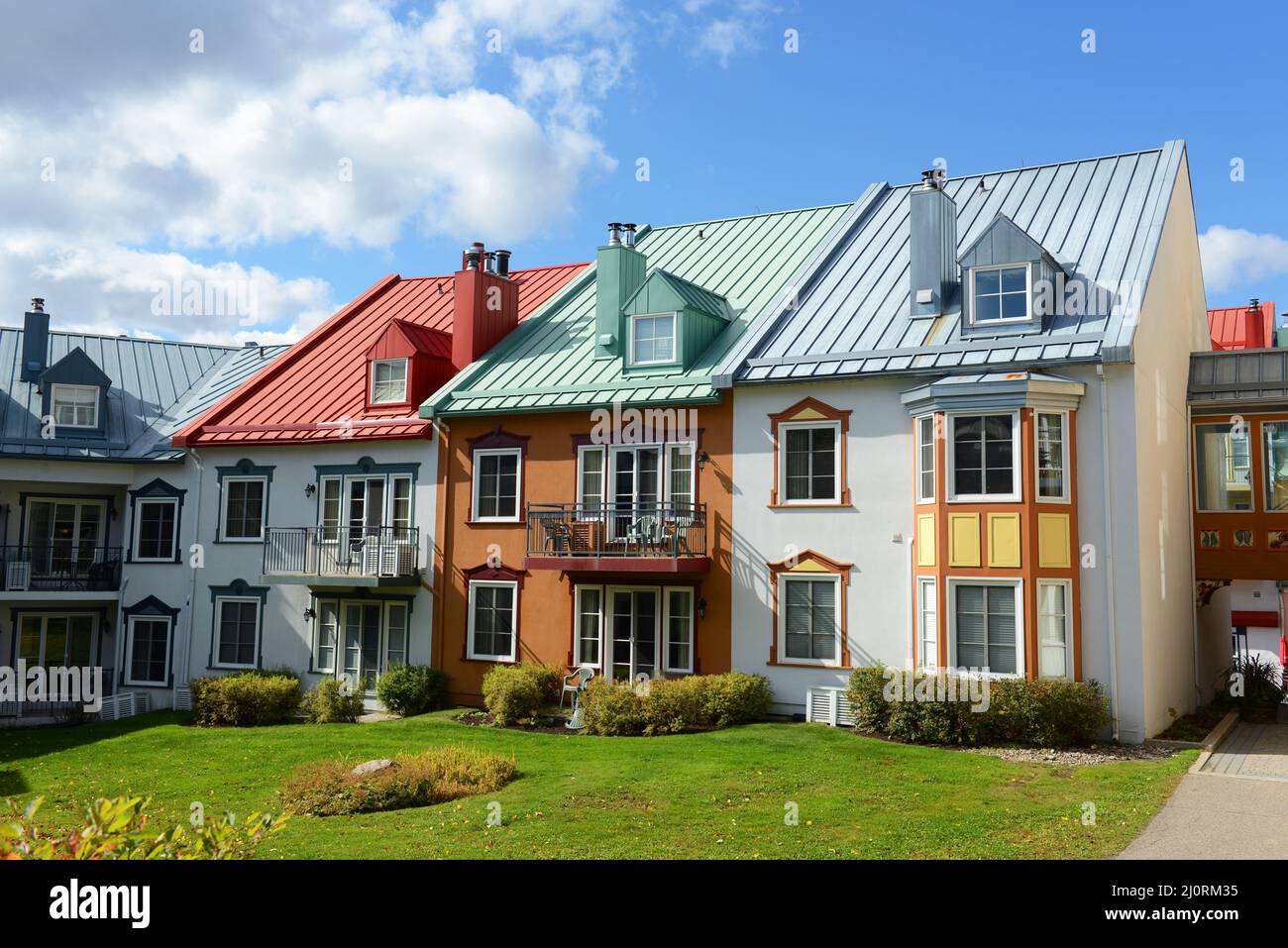 Traditional houses in quebec city hi-res stock photography and images ...