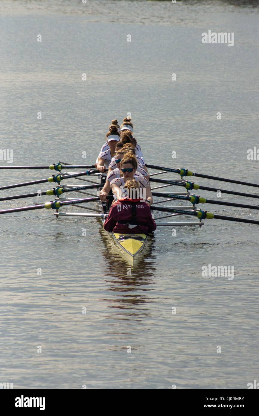 London, UK. 20th Mar, 2022. Cambridge University Boat Club Women V ASR ...