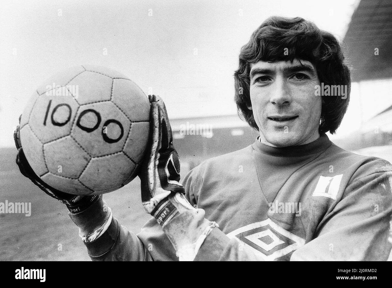 Goalkeeper pat jennings hi-res stock photography and images - Alamy