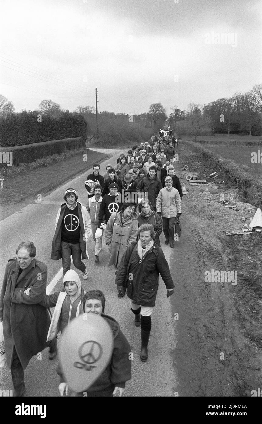 70,000 protesters converge on "Women's Peace Camp" at Greenham Common ...