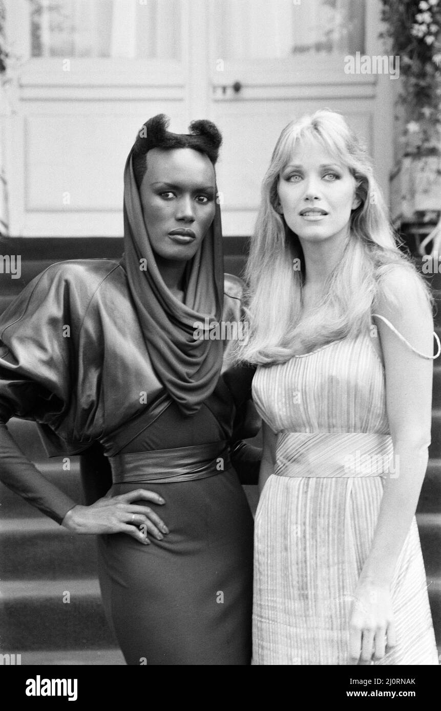 Chateau de chantilly a view to kill Black and White Stock Photos ...