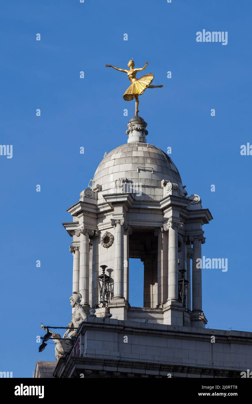 LONDON, UK - NOVEMBER 6 : Replica gilded statue of Anna Pavlova classical ballerina on the ...