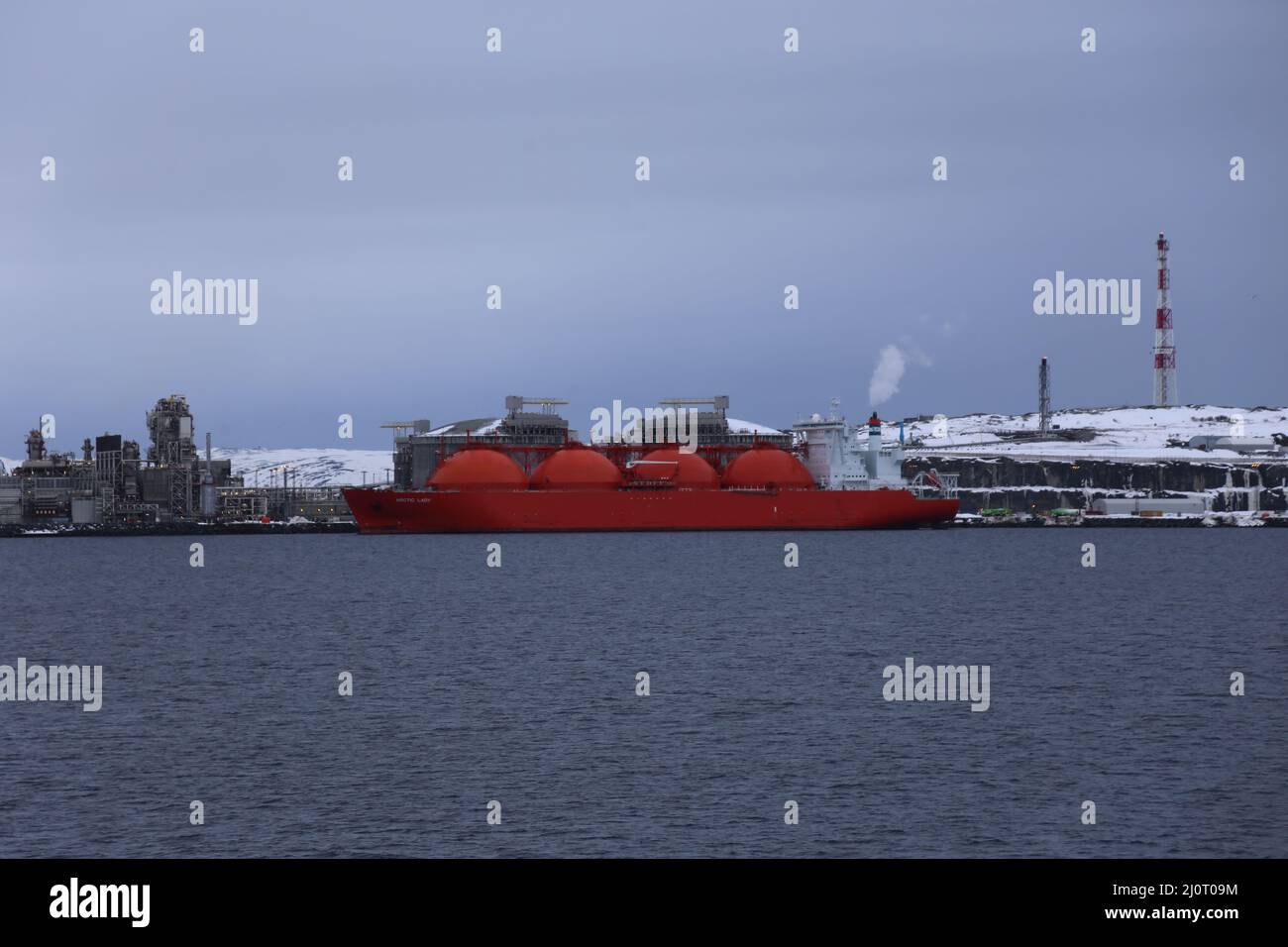 Vor Hammerfest, Norwegen, wird auf der Insel Melkoya Erdgas aus dem ...