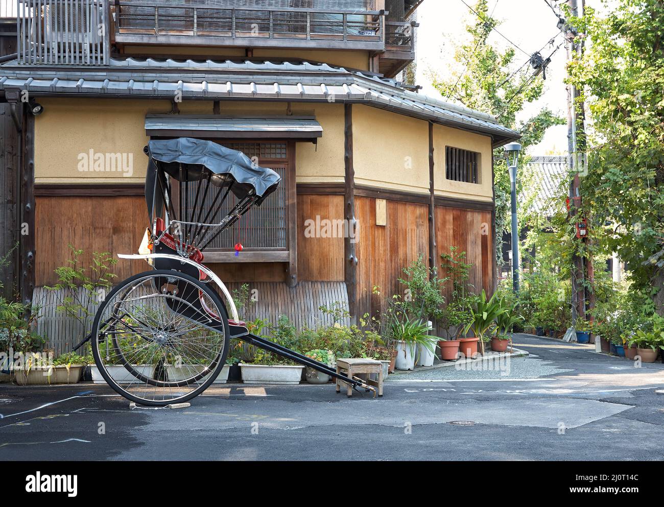 The cart of pulled rickshaw (ricksha) in Kyoto. Japan Stock Photo - Alamy