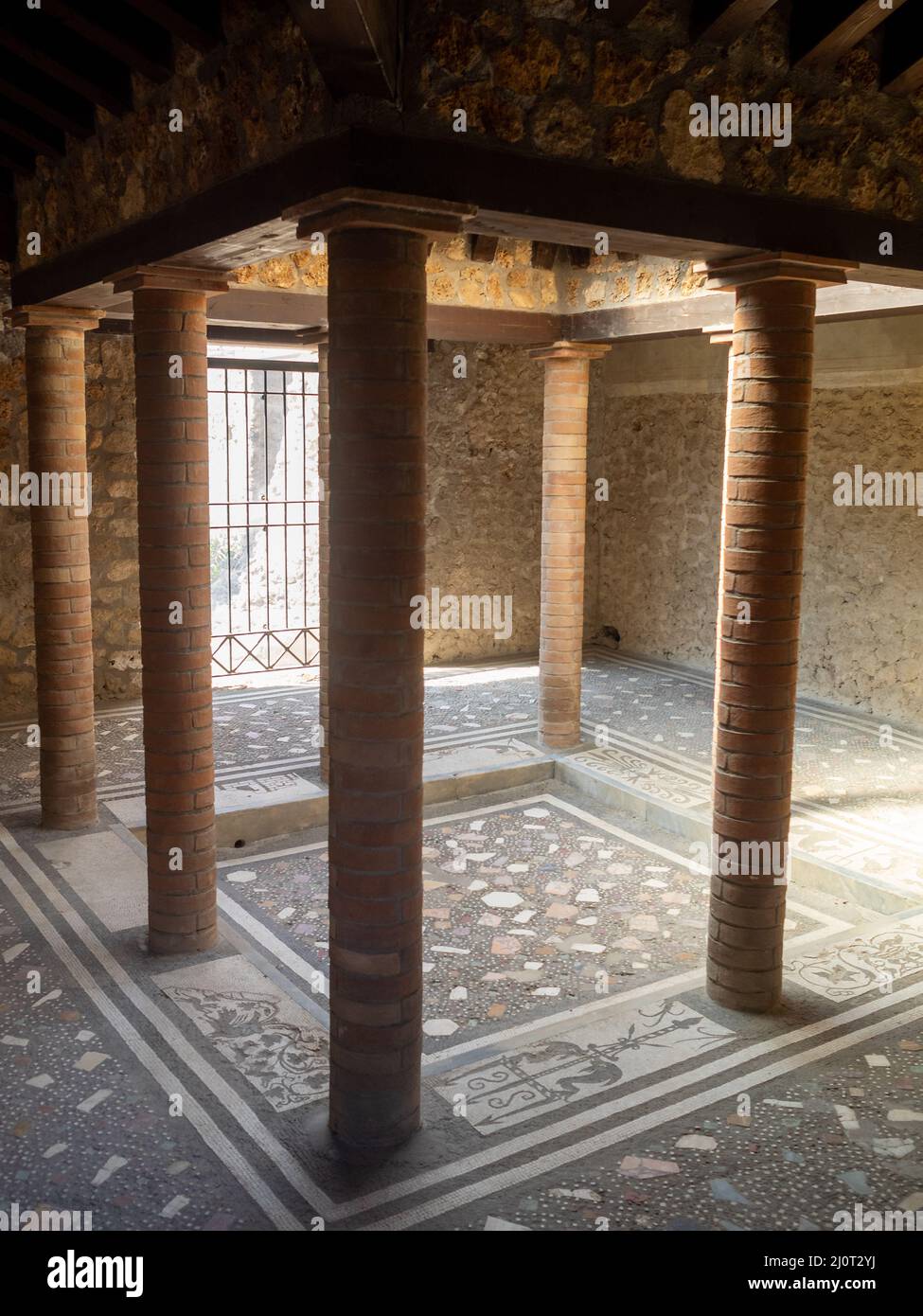 Roman impluvium hi-res stock photography and images - Alamy