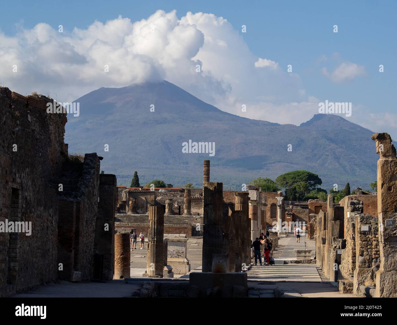 Pompeii forum mount vesuvius hi-res stock photography and images - Alamy