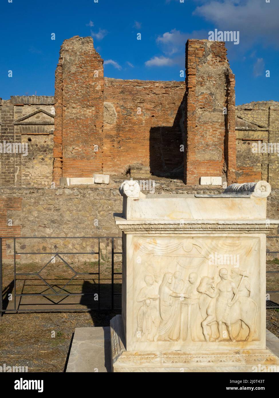 Tempio dei Genius, Pompeii Stock Photo - Alamy