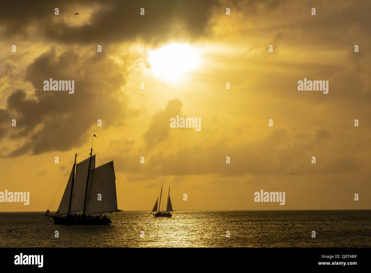 The Sun Sets On The Atlantic Ocean In The Florida Keys Stock Photo - Alamy