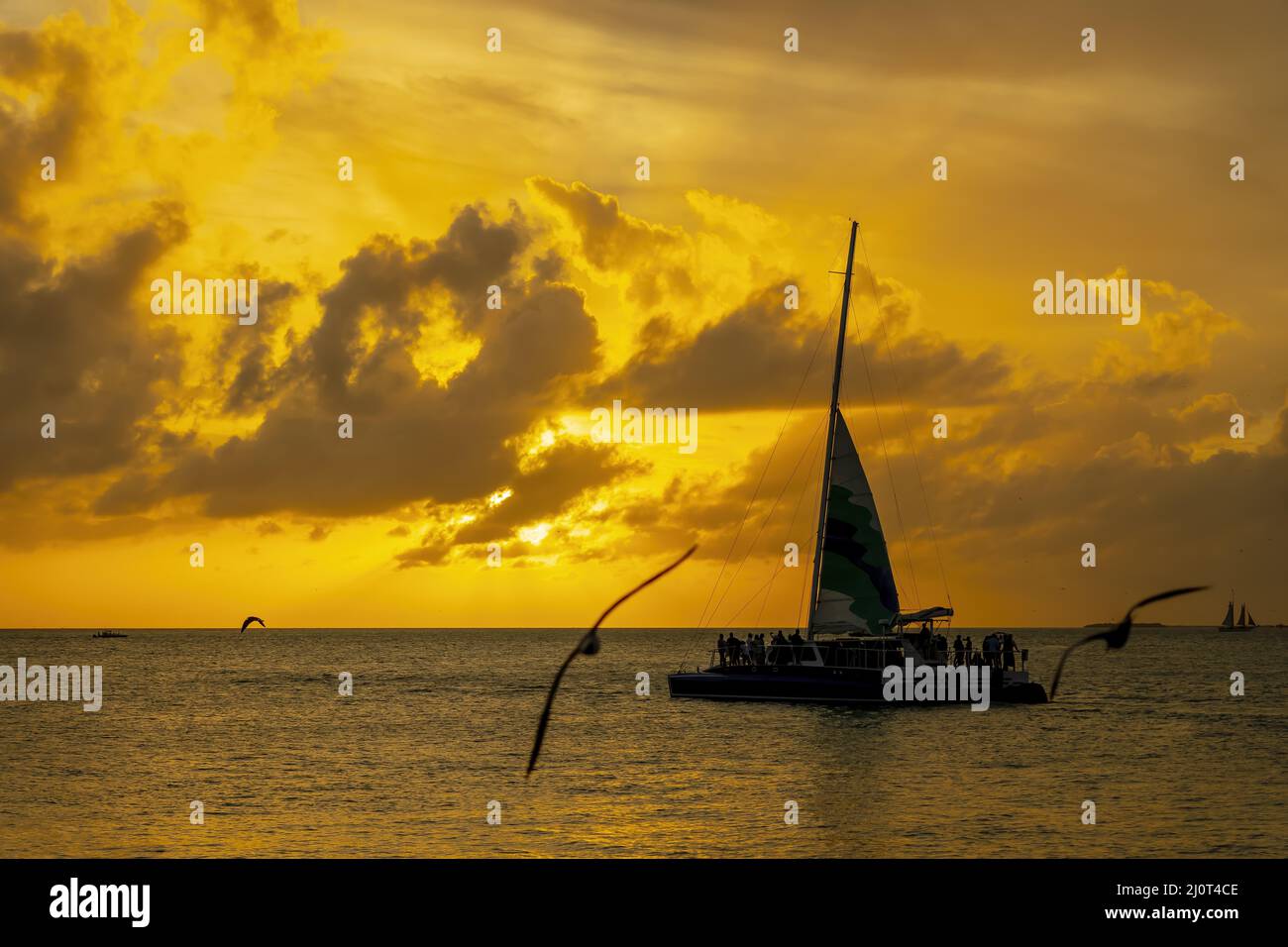 The Sun Sets On The Atlantic Ocean In The Florida Keys Stock Photo - Alamy