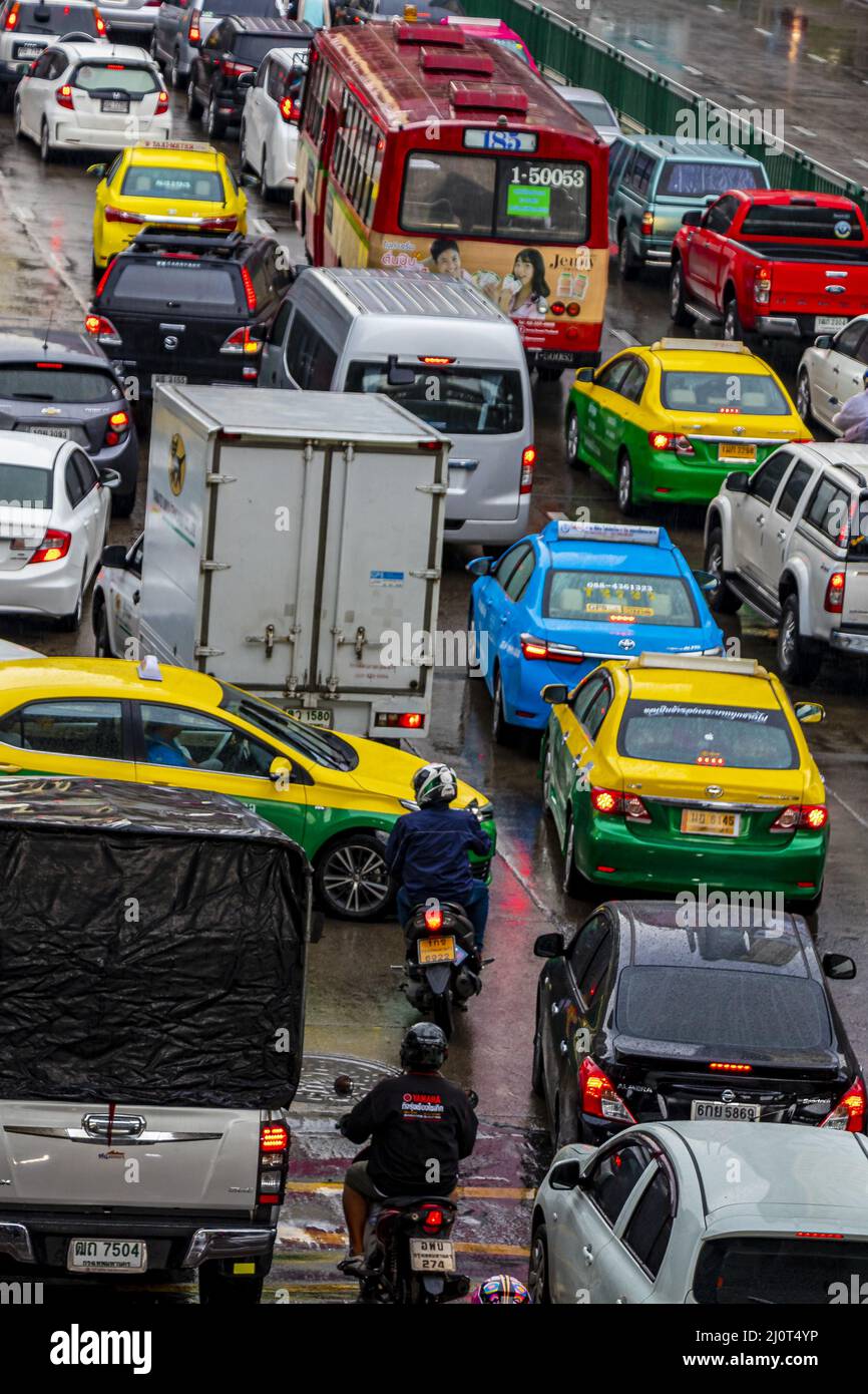 Big city traffic jam cars hi-res stock photography and images - Alamy