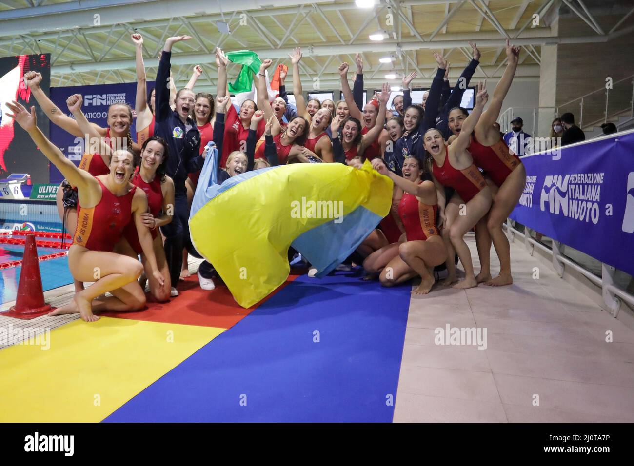 Synchronized swimming team hi-res stock photography and images - Alamy