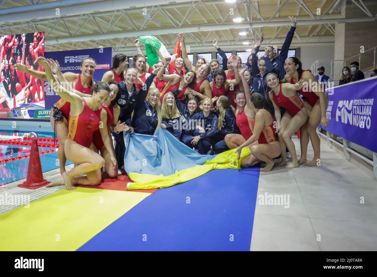Synchronized swimming team hi-res stock photography and images - Alamy