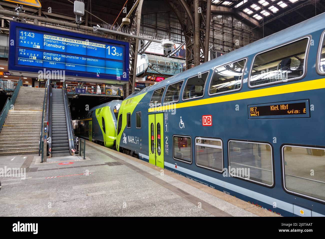 Schleswig-Holstein regional train at Hamburg Hauptbahnhof Hbf station ...