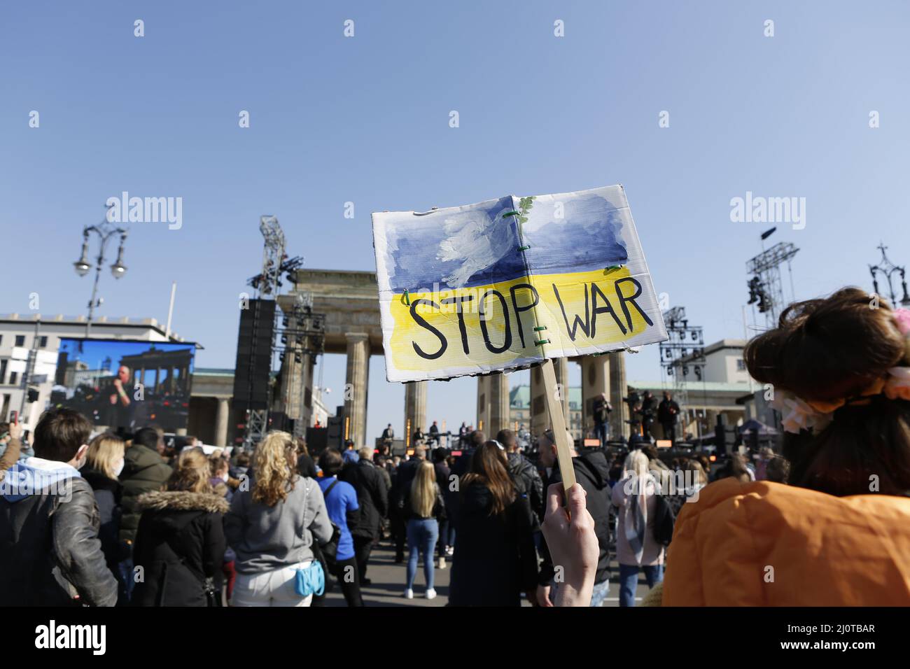 Berlin, Germany, 03/20/2022. Peace Concert at the Brandenburg Gate ...