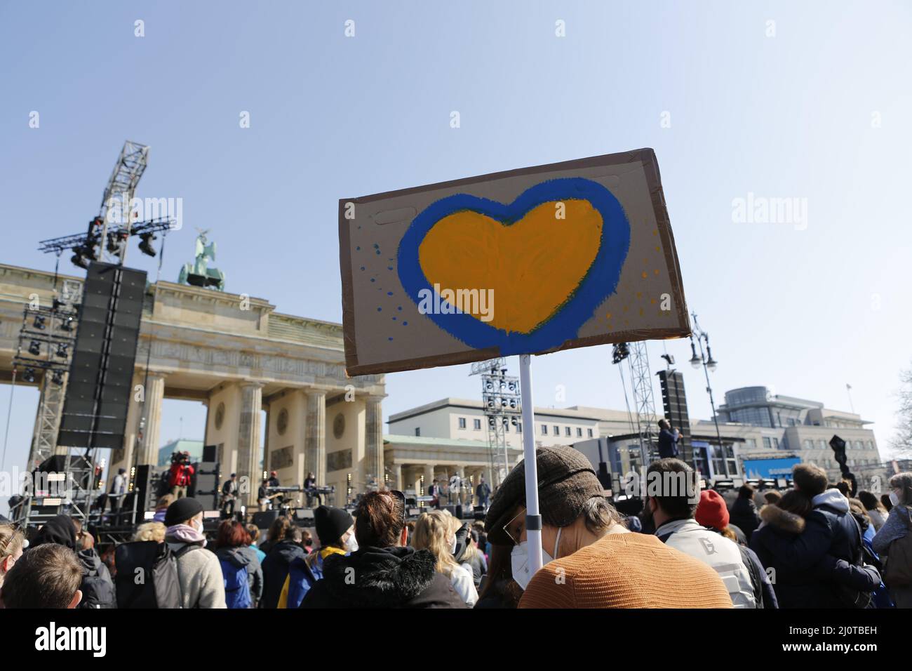 Berlin, Germany, 03/20/2022. Peace Concert at the Brandenburg Gate ...
