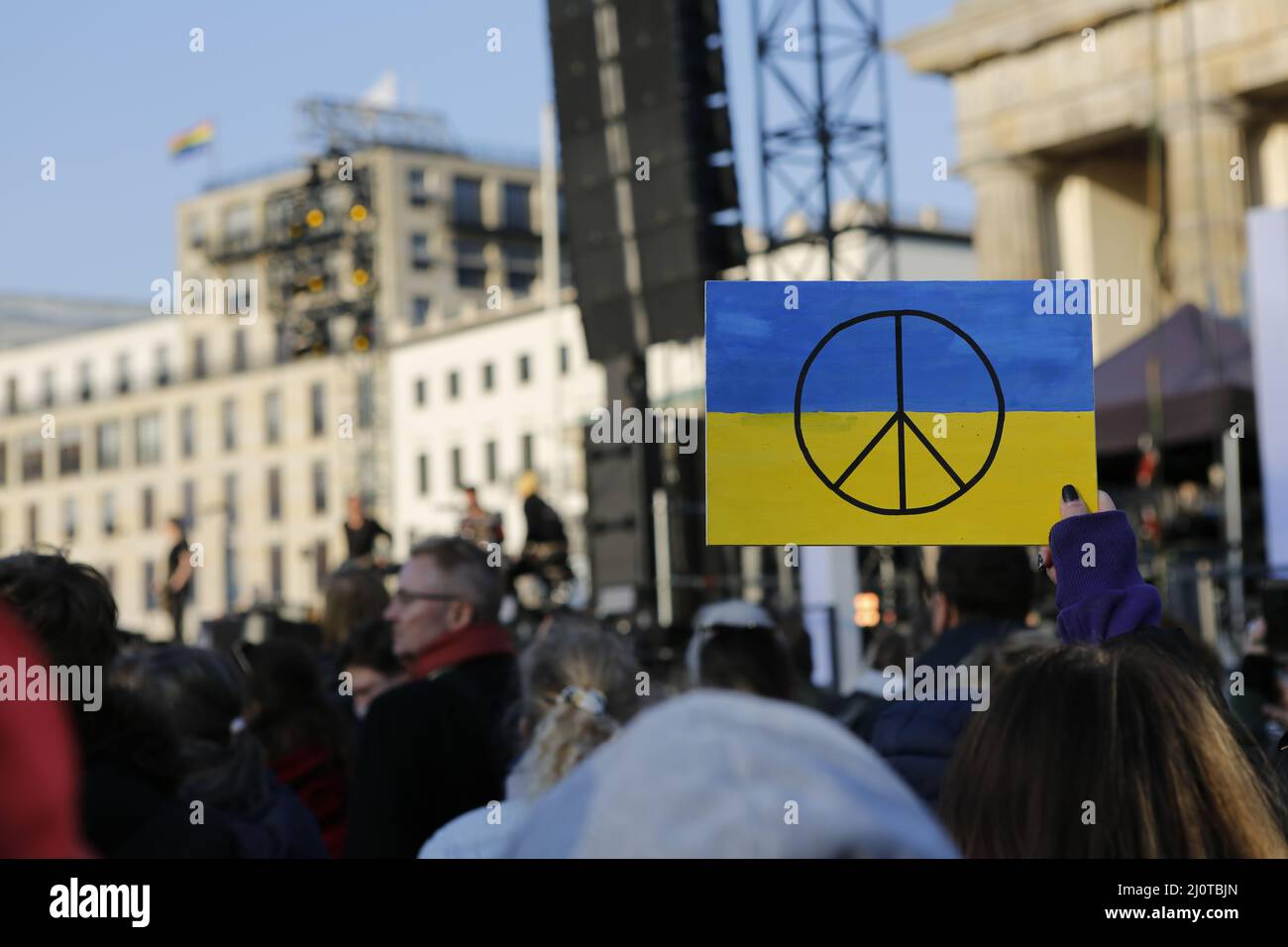 Berlin, Germany, 03/20/2022. Peace Concert at the Brandenburg Gate ...