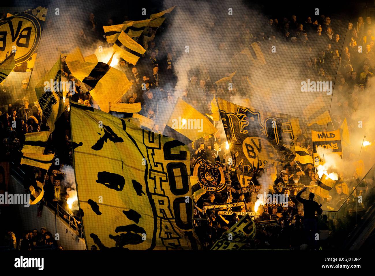 Used pyrotechnics hi-res stock photography and images - Alamy