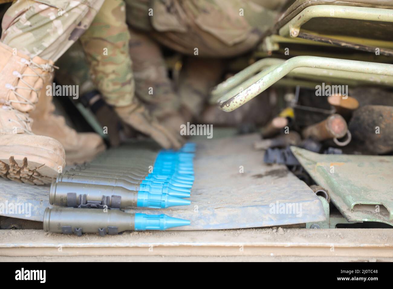 M242 bushmaster 25mm chain gun hi-res stock photography and images - Alamy