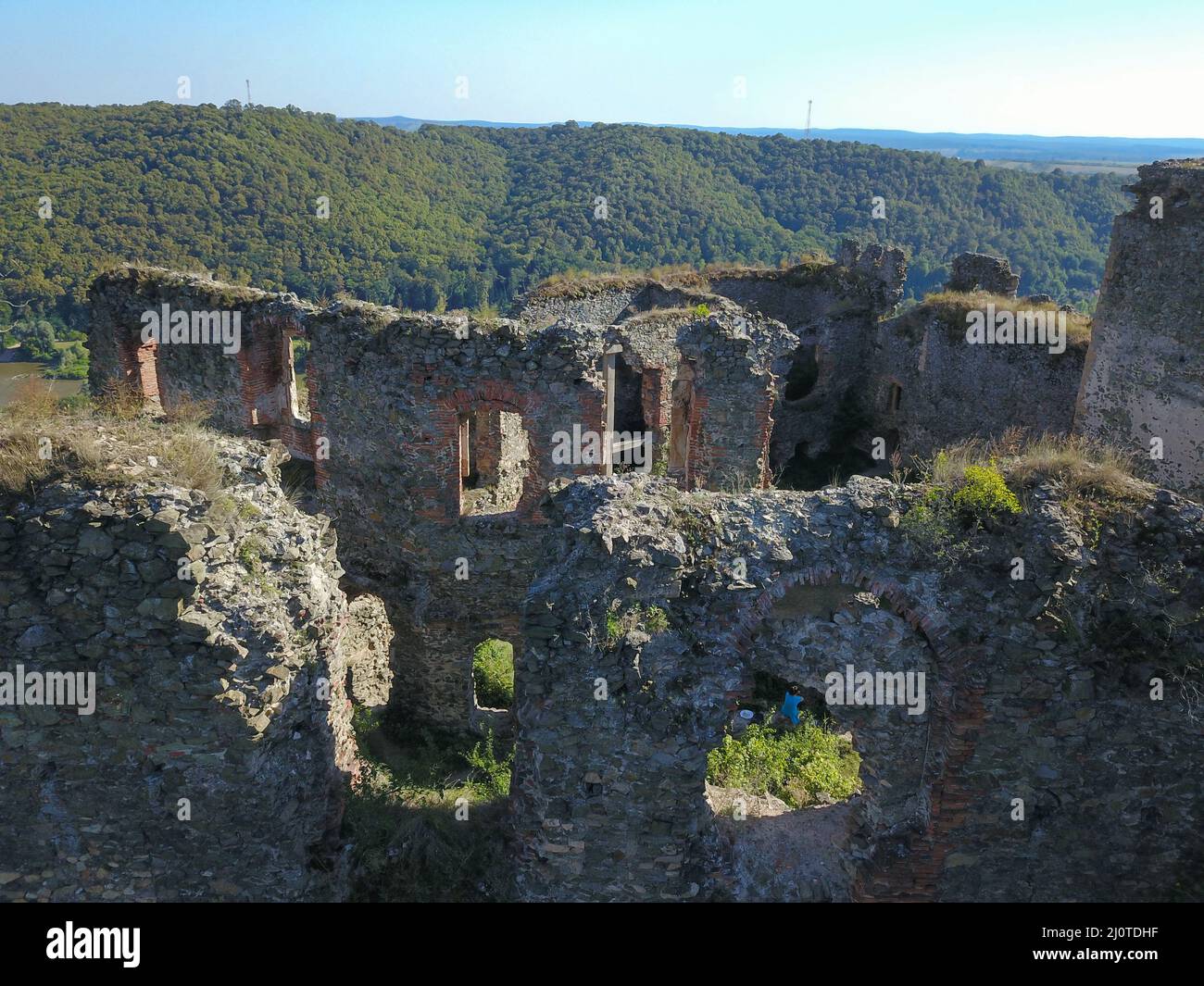 Moss covered ruins hi-res stock photography and images - Alamy