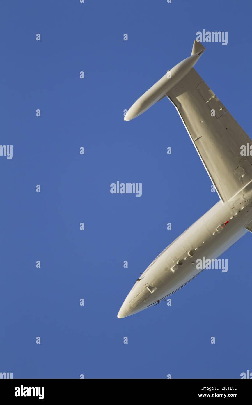 Aircraft takes off hi-res stock photography and images - Alamy