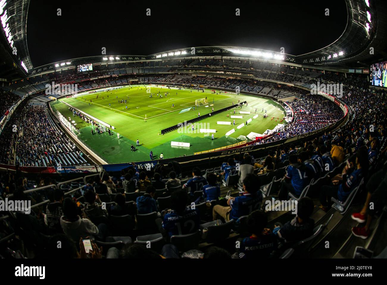 People cheer football game hi-res stock photography and images - Alamy
