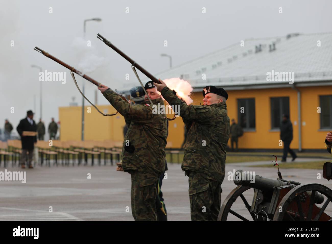 From left, Polish General Jaroslaw Mika, general commander of Branches ...