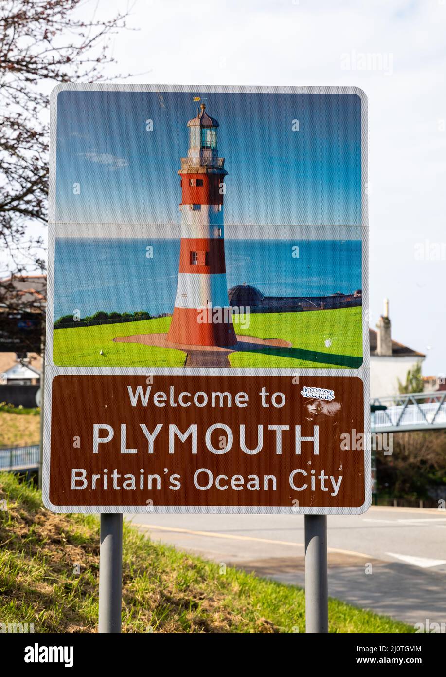 Welcome to plymouth britains ocean city sign hi-res stock photography ...