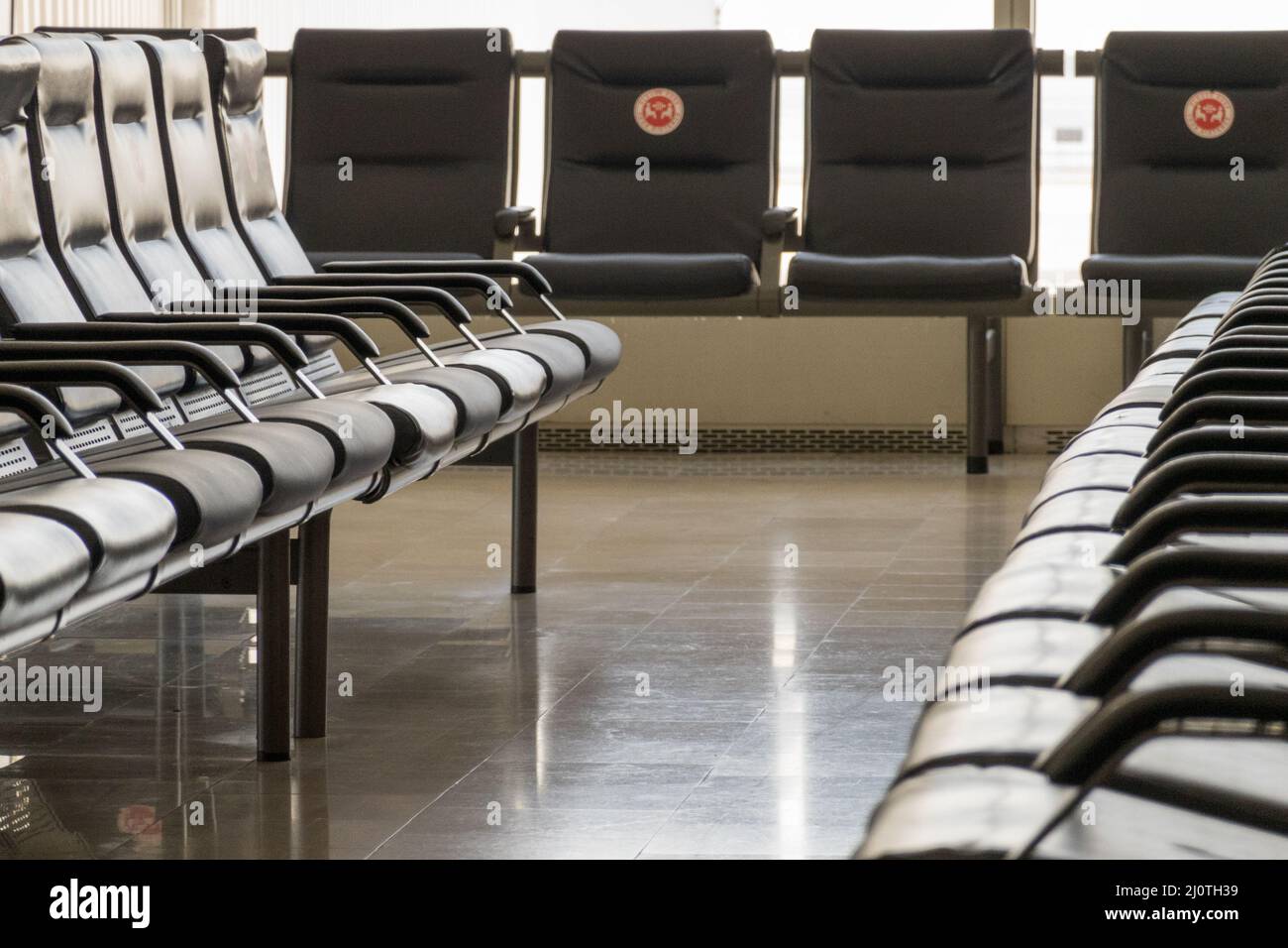 Empty waiting room black hi-res stock photography and images - Alamy
