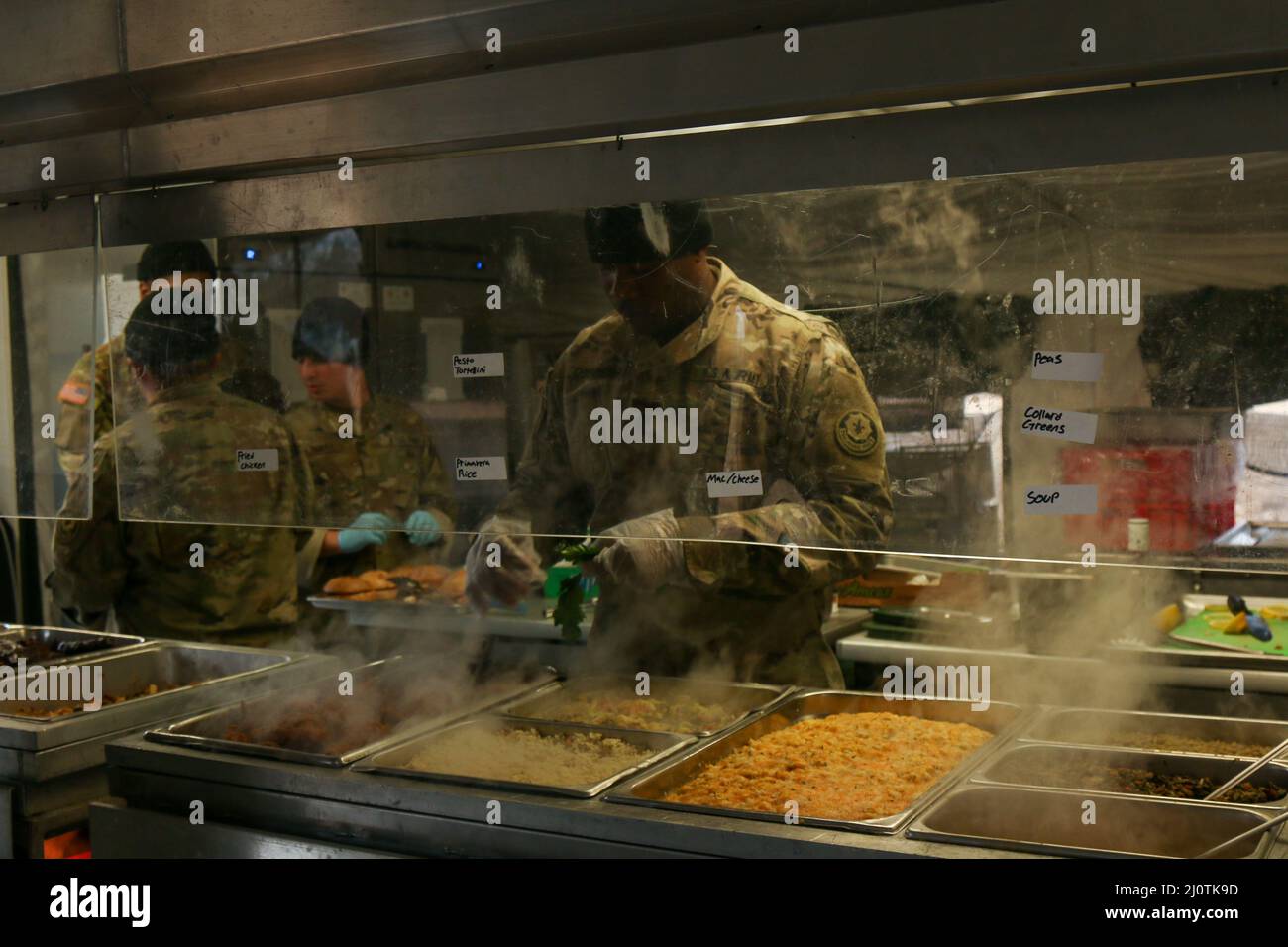U.S. Army Food Service Specialists from 2nd Cavalry Regiment’s Field ...