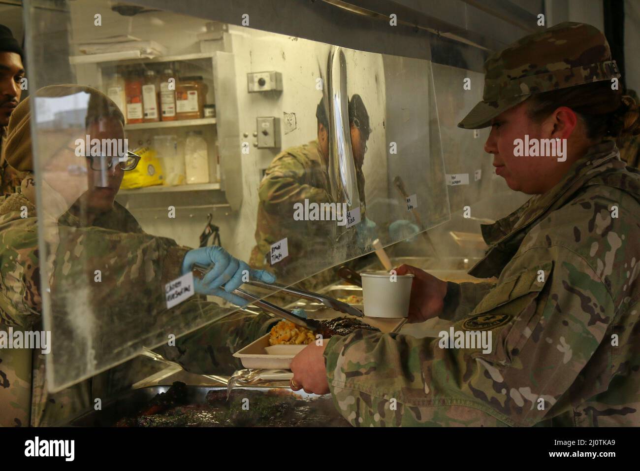 U.S. Army Food Service Specialists from 2nd Cavalry Regiment’s Field ...