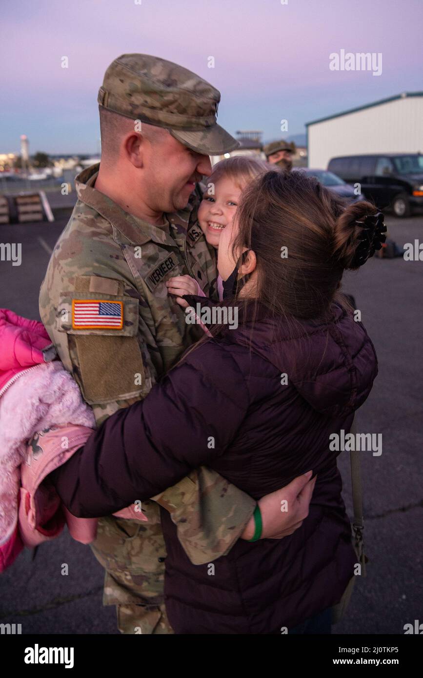 Family members embrace and greet Oregon Army National Guard Soldiers ...