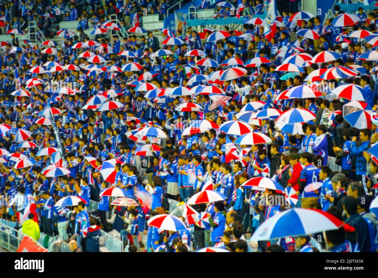People cheer football game hi-res stock photography and images - Alamy