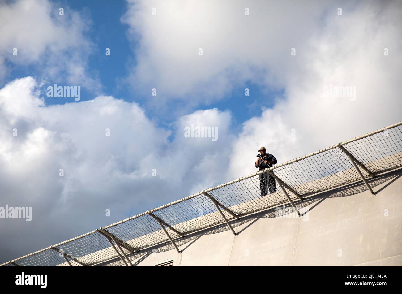 220126-N-LI768-2050 APRA HARBOR, Guam (Jan. 26, 2022) – Gunner’s Mate ...