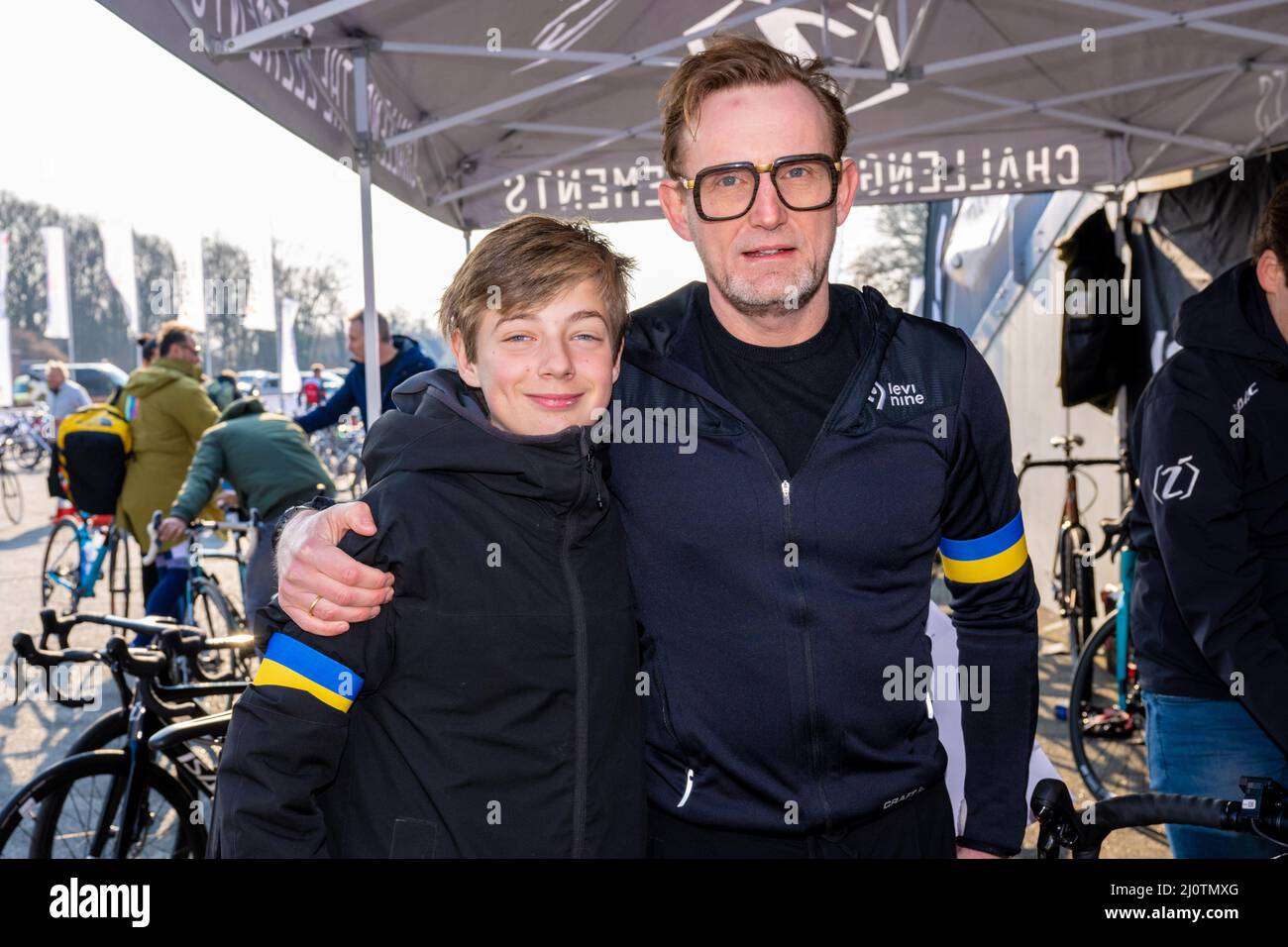 Prince Bernhard Jr with his son Benjamin at the Hollandse 100 at Thialf ...