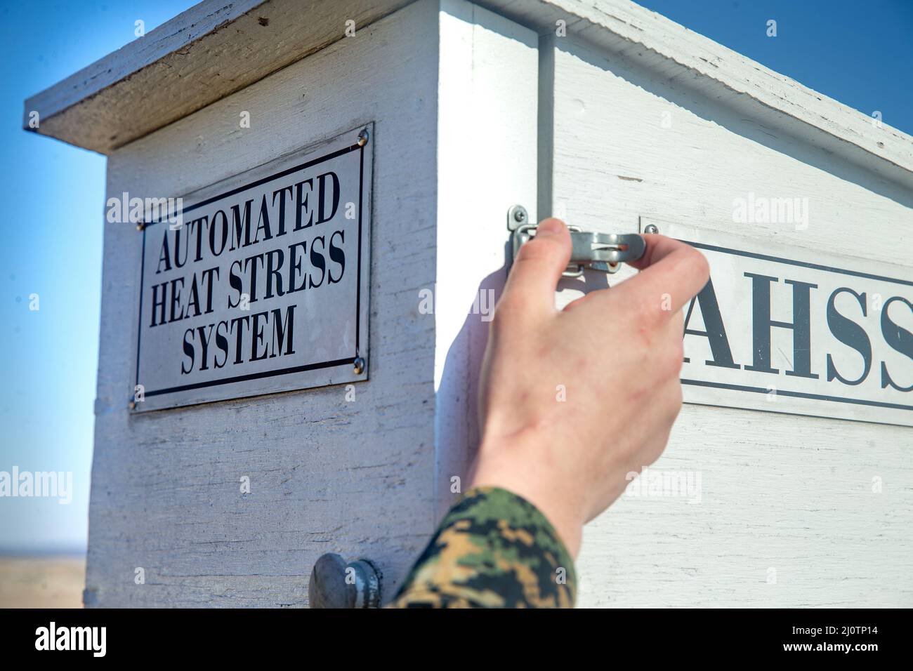 Heat stress flag hi-res stock photography and images - Alamy