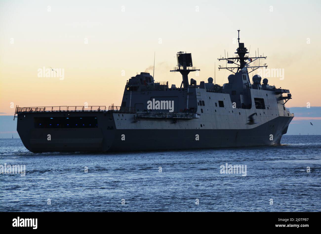 PASCAGOULA, Miss. - The future USS Fort Lauderdale (LPD 28) departed ...