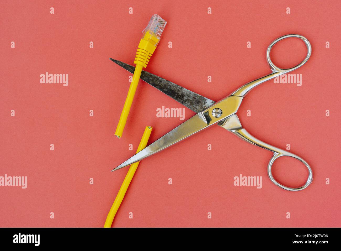How to cut cord hi-res stock photography and images - Alamy