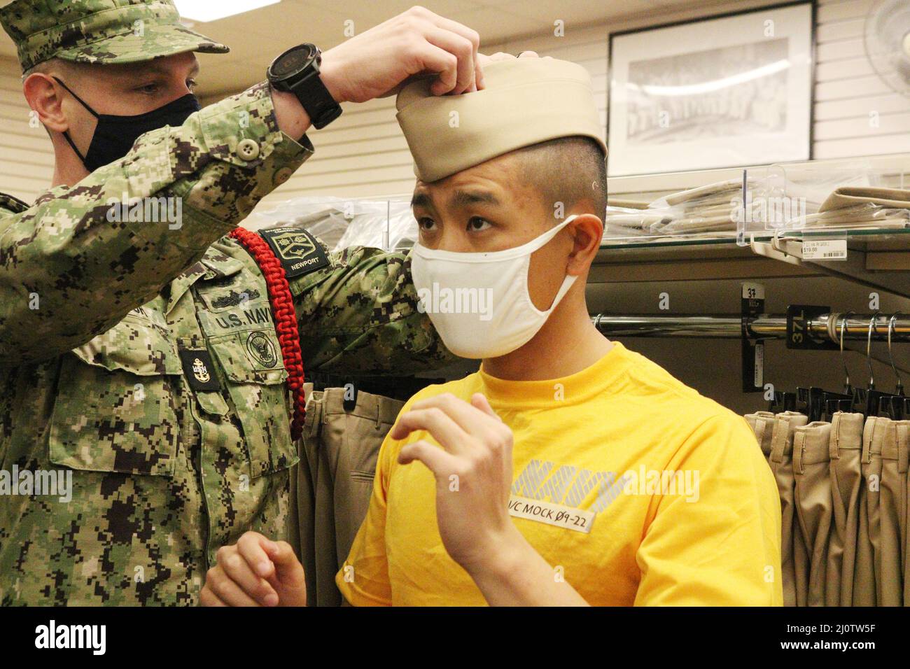 Chief Aviation Boatswain’s Mate (Equipment) Justin Wilbur, a Recruit ...
