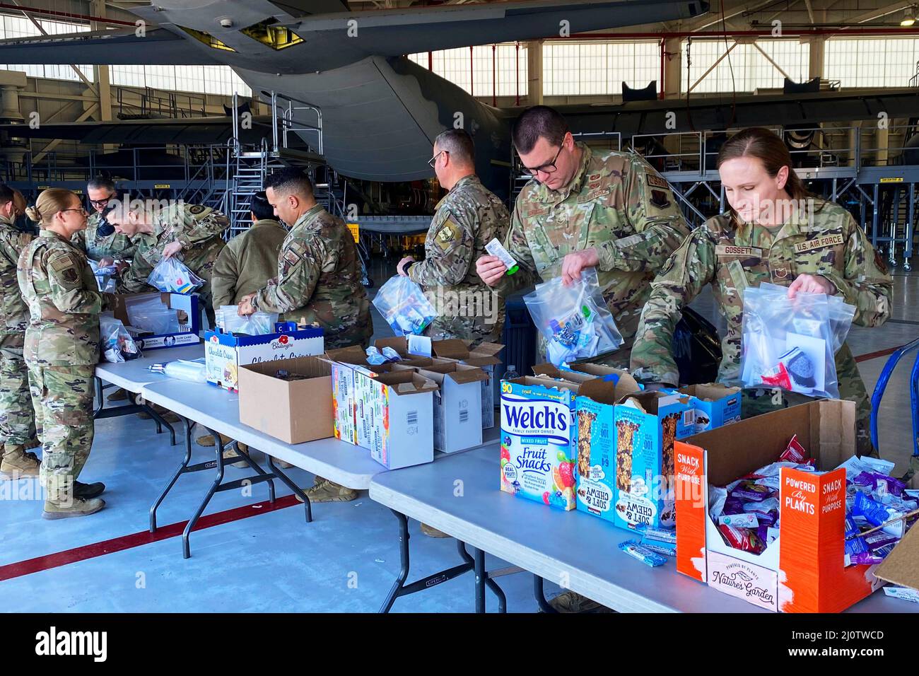 129th rescue wing hi-res stock photography and images - Alamy