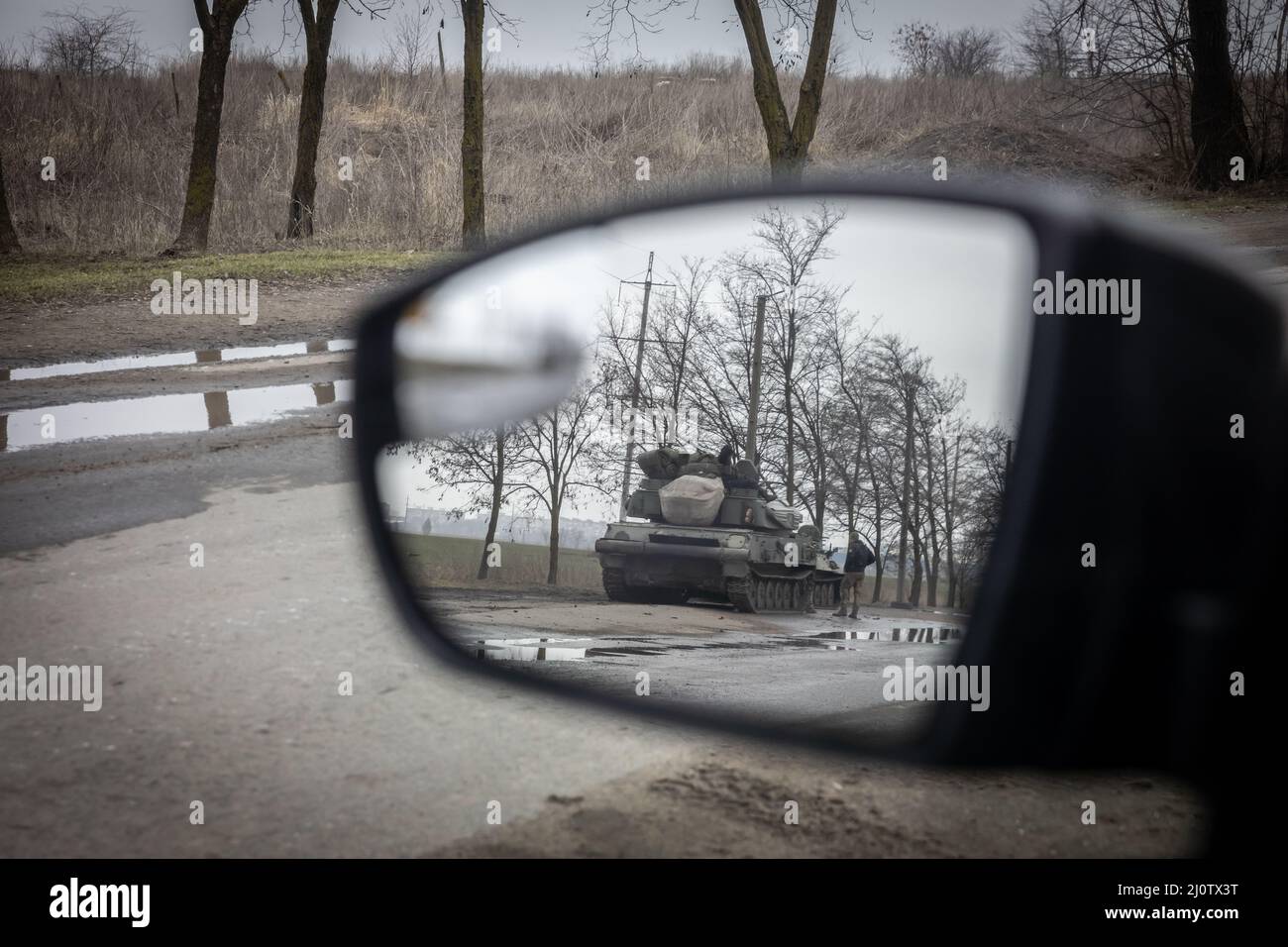 Ukrainian tanks patrol the city of Mariupol on arrival Stock Photo - Alamy