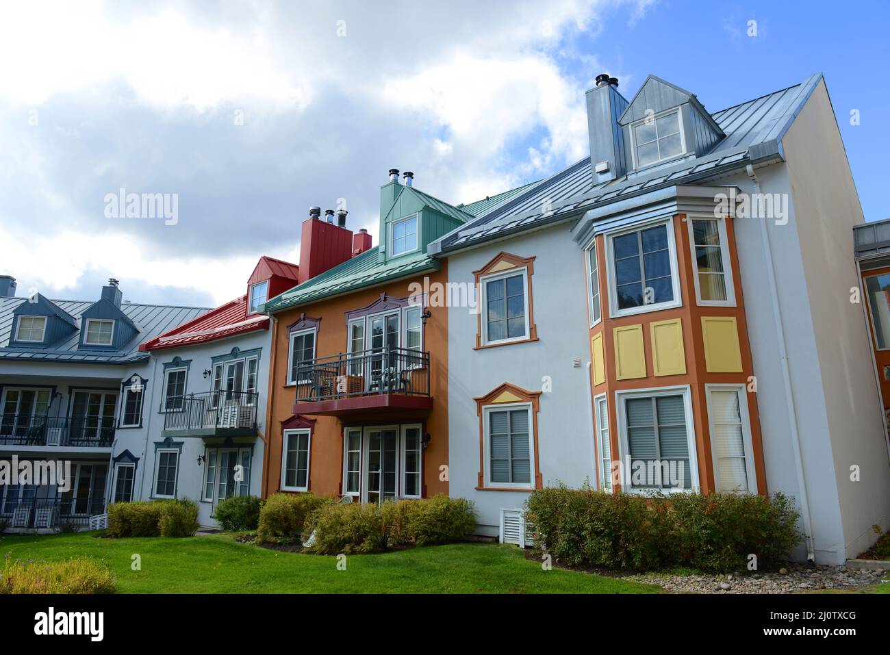 Traditional houses in quebec city hi-res stock photography and images ...