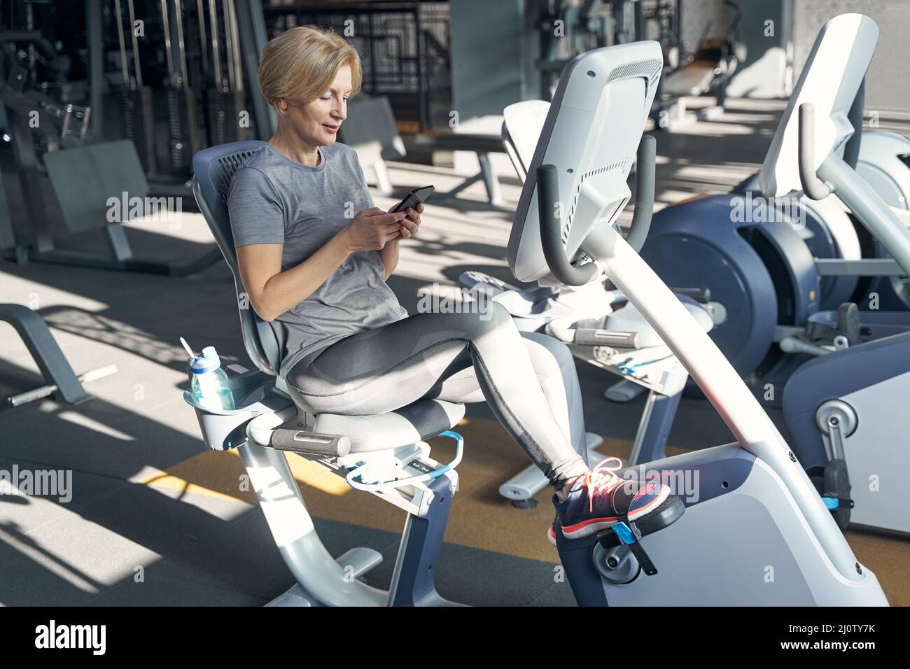 Woman texting in gym hi-res stock photography and images - Alamy