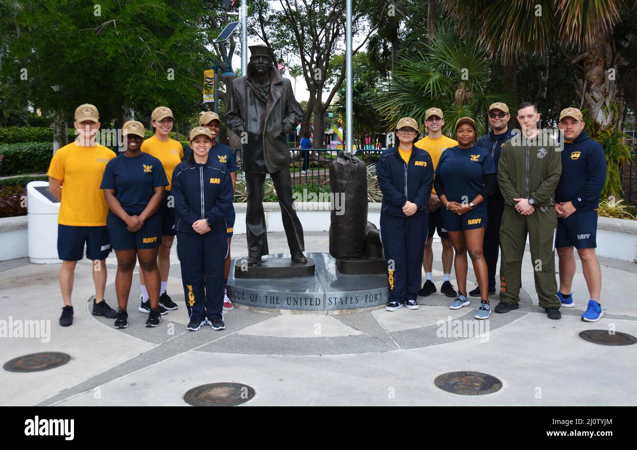 FORT LAUDERDALE, Fla. - Sailors from Pre-Commissioning Unit Fort ...
