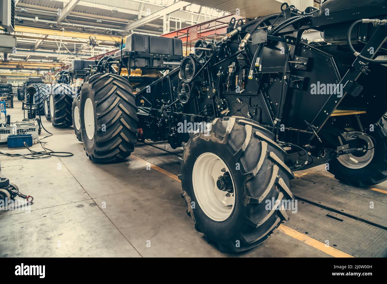 Conveyor line for production and assembly of large industrial machines ...