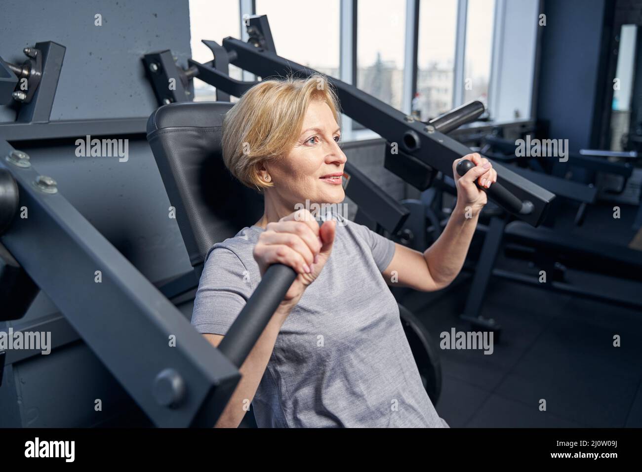 Woman using gym equipment hi-res stock photography and images - Alamy