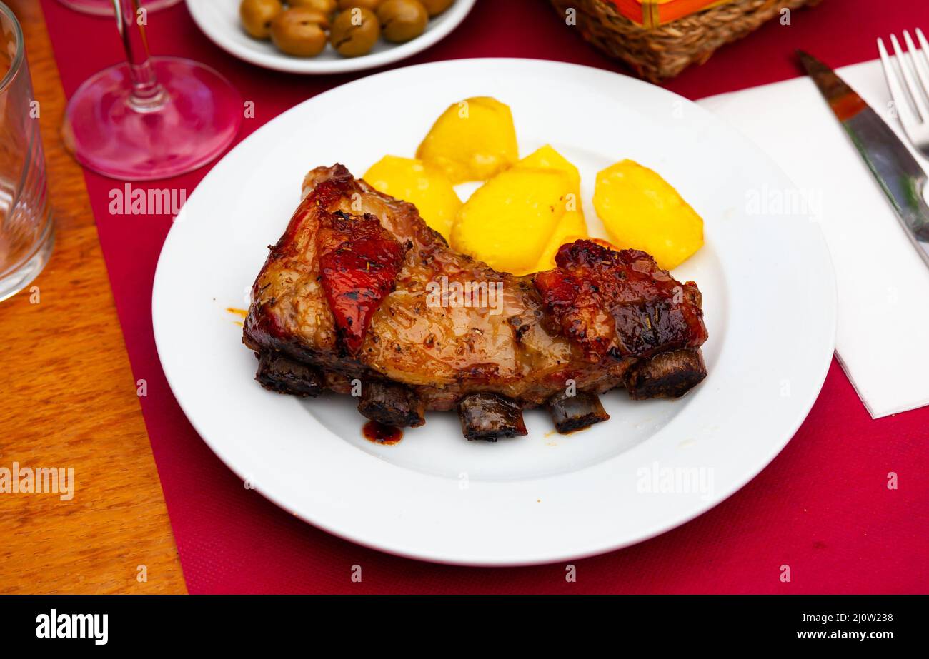 Ribbing table hi-res stock photography and images - Alamy