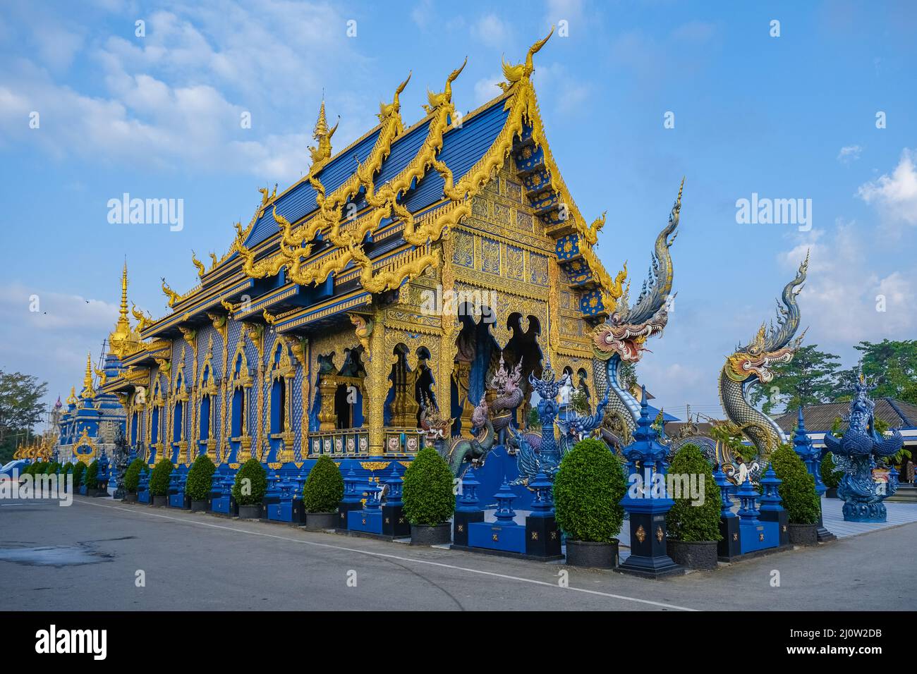 Blue Temple Chiang Rai Thailand, Rong Sua Ten temple ,,Chiang Rai Blue ...