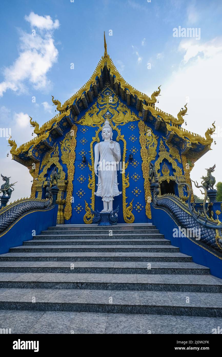 Blue Temple Chiang Rai Thailand, Rong Sua Ten temple ,,Chiang Rai Blue ...